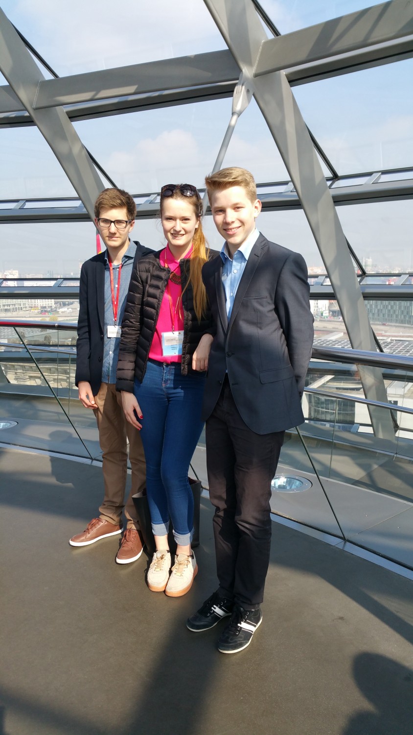 Dominique Ehinger, Louise Seyfried und Gabriel Karl in der ...